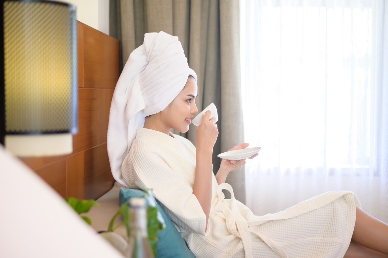 Five-Star Secrets: An Insider Guide to Room Service Etiquette - Luxury Gold